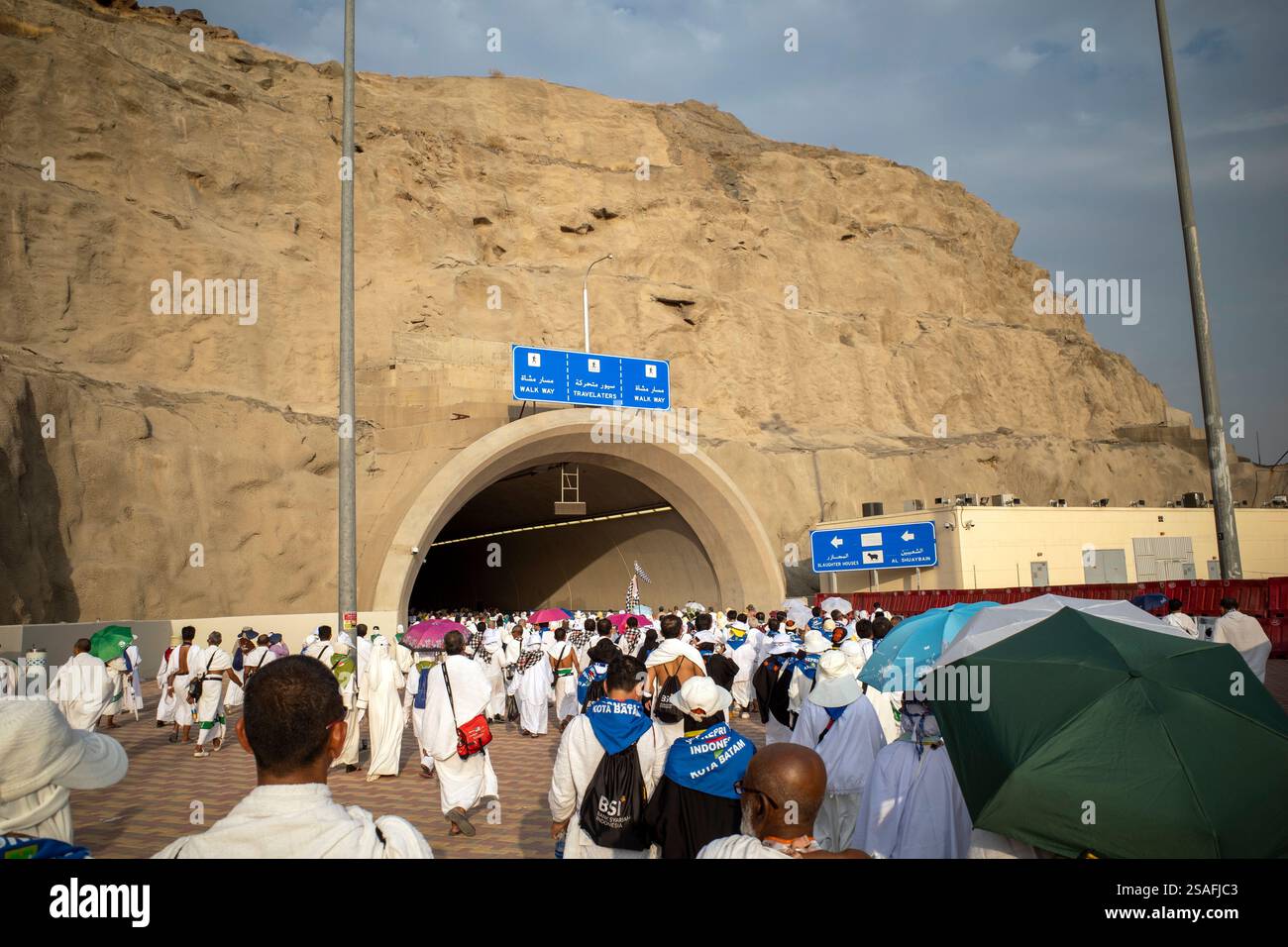 Mecca, Saudi Arabia - June 16, 2024: Pilgrims walking towards the Jamarat stoning ritual in Mina ...