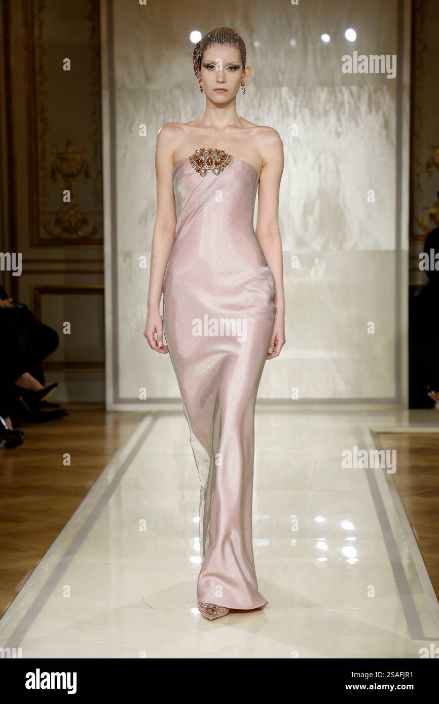 Paris, Frankreich. 28th Jan, 2025. GIORGIO ARMANI PRIVE Haute Couture ...