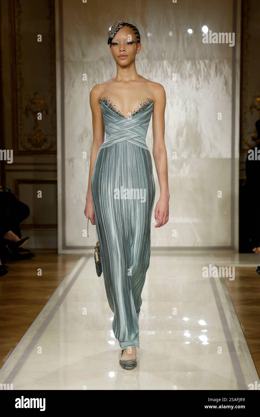 Paris, Frankreich. 28th Jan, 2025. GIORGIO ARMANI PRIVE Haute Couture ...