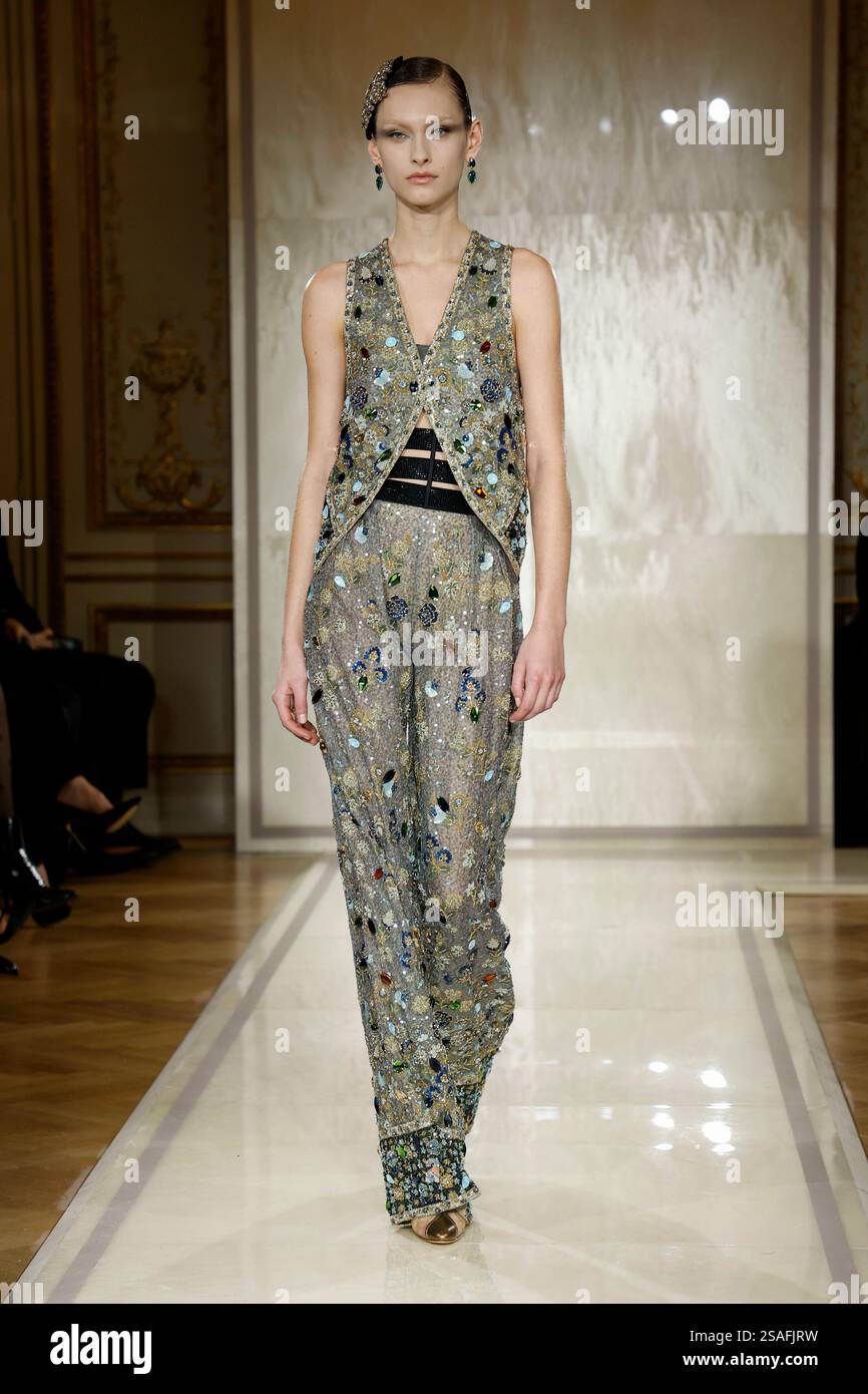 Paris, Frankreich. 28th Jan, 2025. GIORGIO ARMANI PRIVE Haute Couture ...