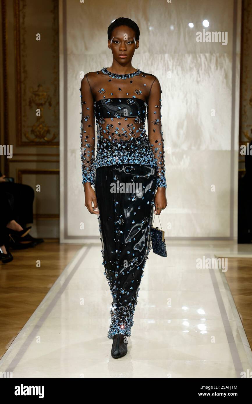 Paris, Frankreich. 28th Jan, 2025. GIORGIO ARMANI PRIVE Haute Couture ...