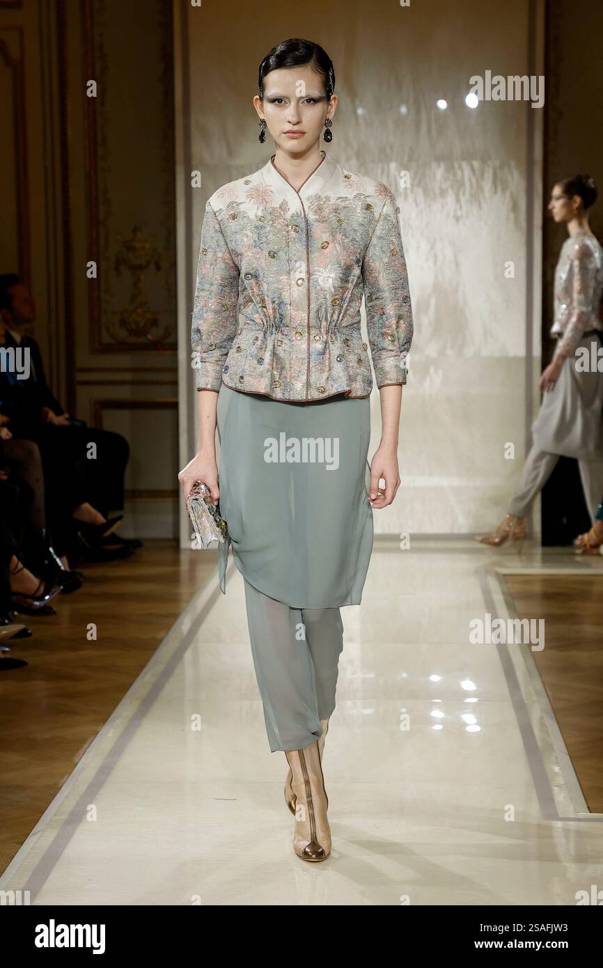 Paris, Frankreich. 28th Jan, 2025. GIORGIO ARMANI PRIVE Haute Couture ...