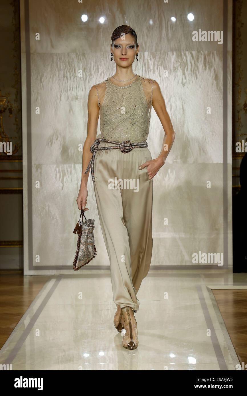 Paris, Frankreich. 28th Jan, 2025. GIORGIO ARMANI PRIVE Haute Couture ...