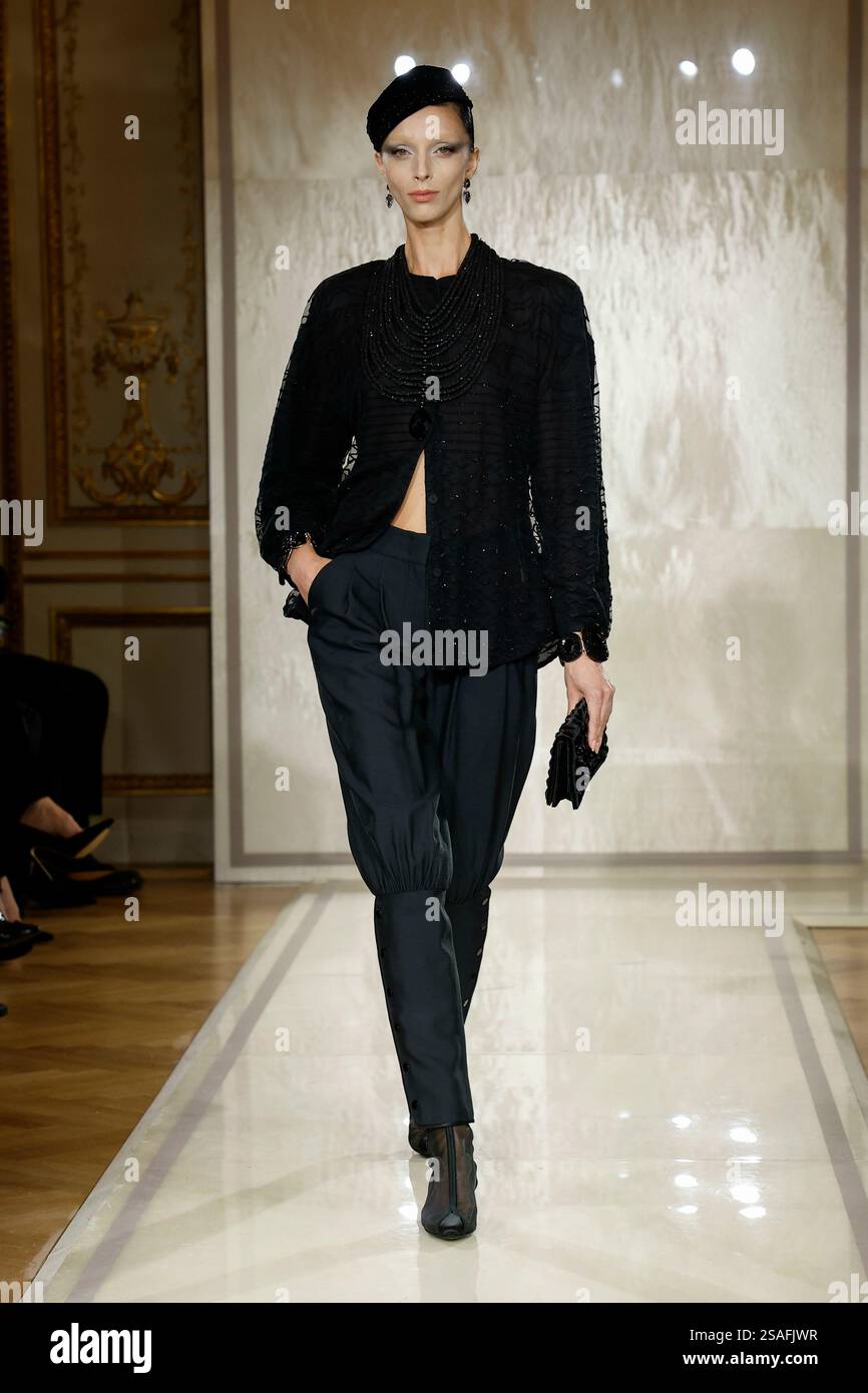 Paris, Frankreich. 28th Jan, 2025. GIORGIO ARMANI PRIVE Haute Couture ...