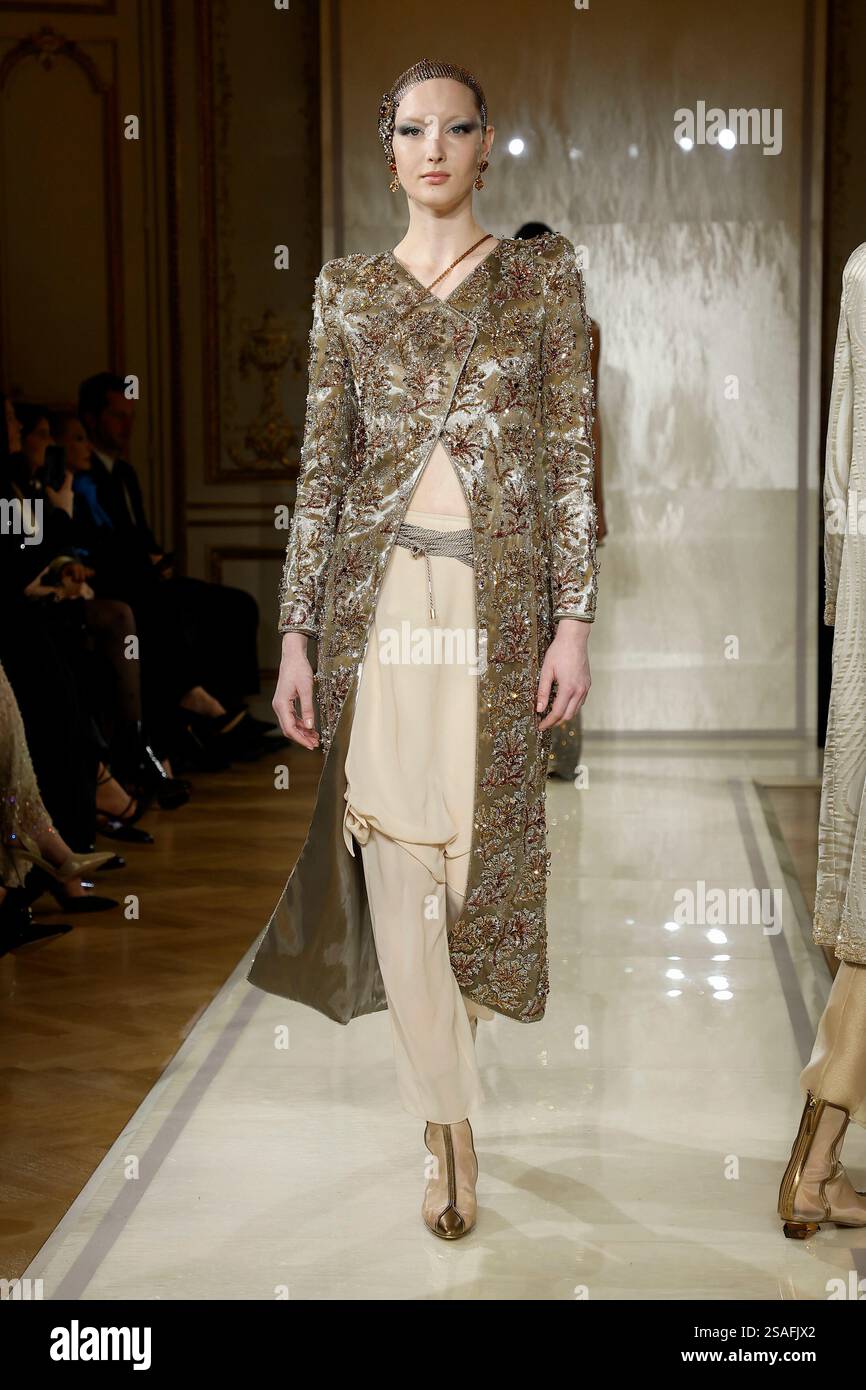 Paris, Frankreich. 28th Jan, 2025. GIORGIO ARMANI PRIVE Haute Couture ...