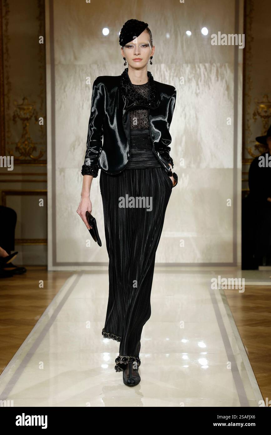 Paris, Frankreich. 28th Jan, 2025. GIORGIO ARMANI PRIVE Haute Couture ...