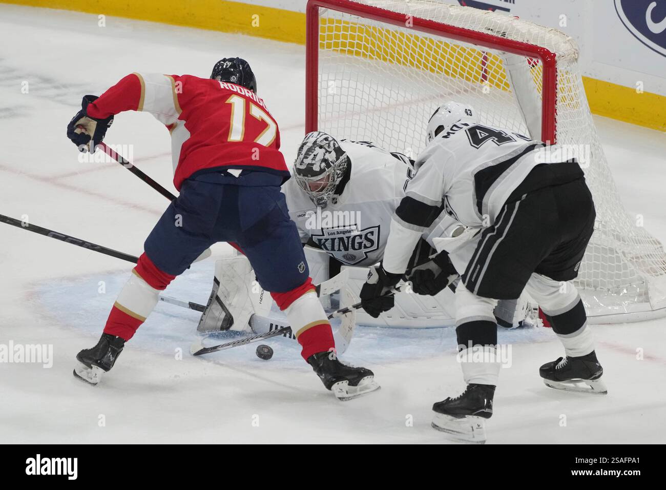 Los Angeles Kings goaltender Darcy Kuemper (35) defends against Florida ...