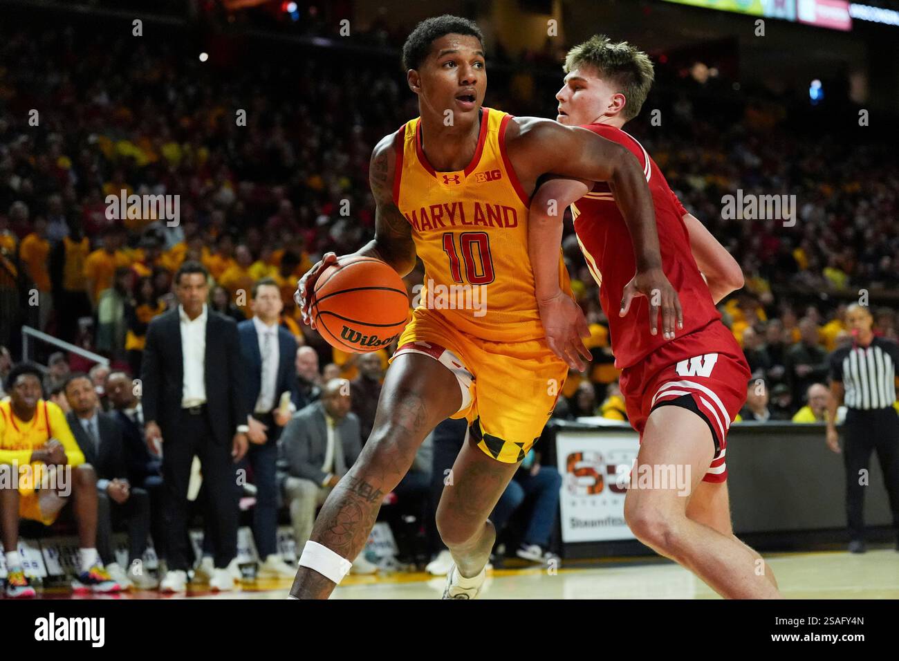 Maryland forward Julian Reese (10) drives past Wisconsin forward Nolan ...