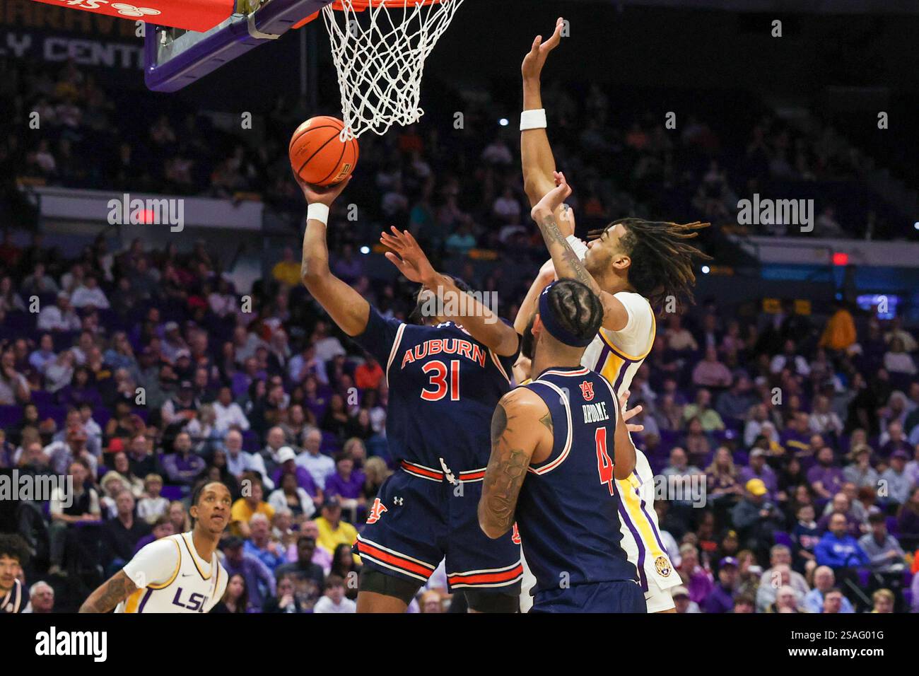 Auburn forward Chaney Johnson (31) attempts a layup against LSU forward ...