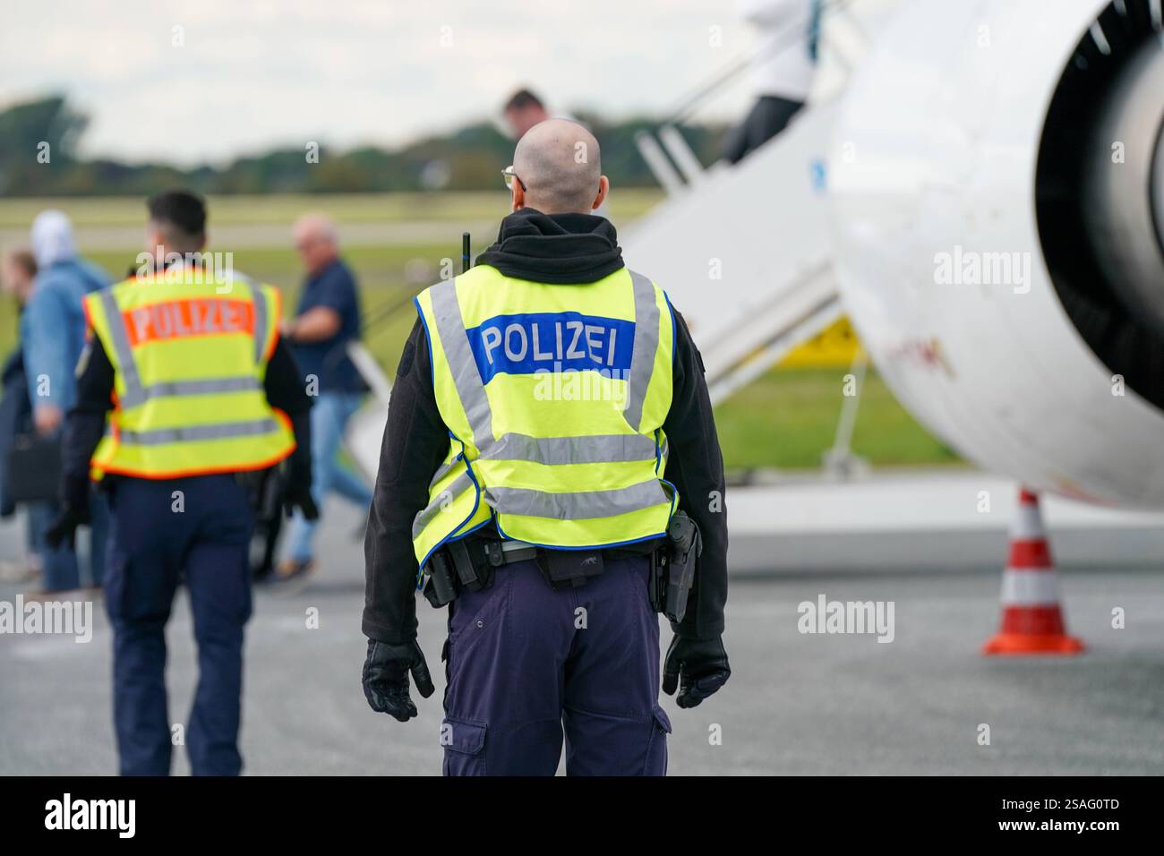 Deutschland, Europa, Polizei, Flughafensicherheit, Abschiebung ...