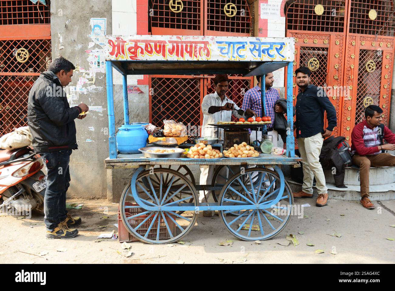 Indian street food chaat hi-res stock photography and images - Alamy
