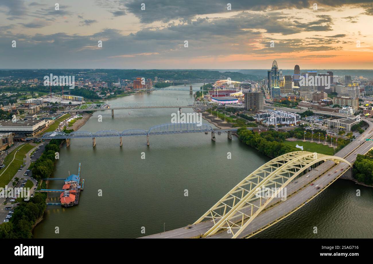 Daniel Carter Bridge in Cincinnati city, Ohio, USA with highway traffic ...