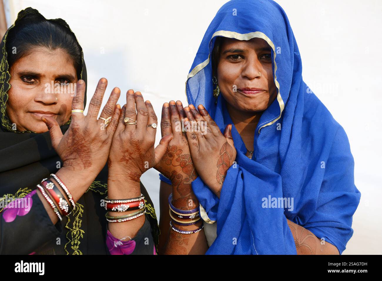 Indian Sufi women showing their henna hand decorations. Photo taken ...