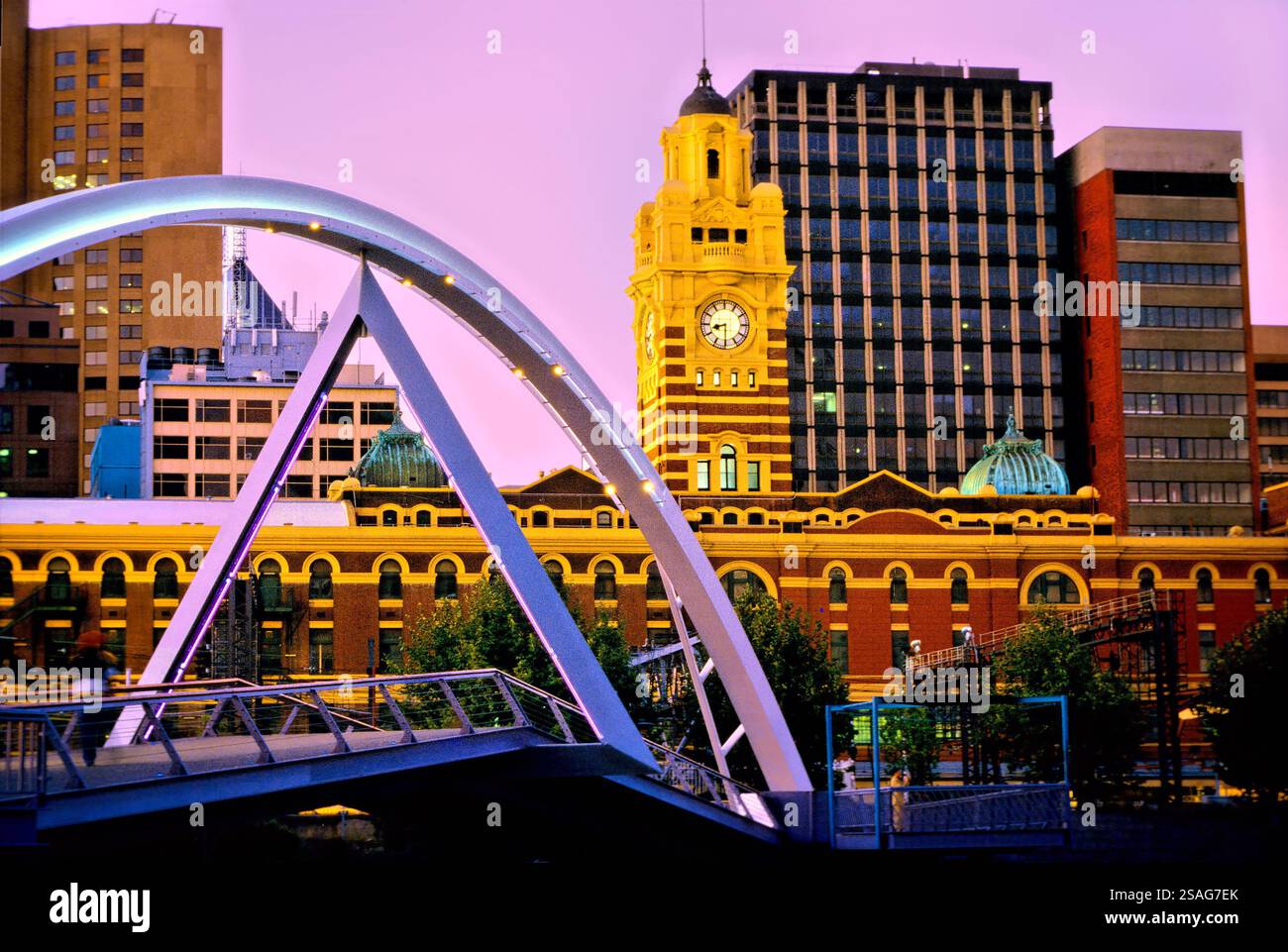 Pedestrian bridge structure and Flinders Street Clock Tower, Melbourne ...