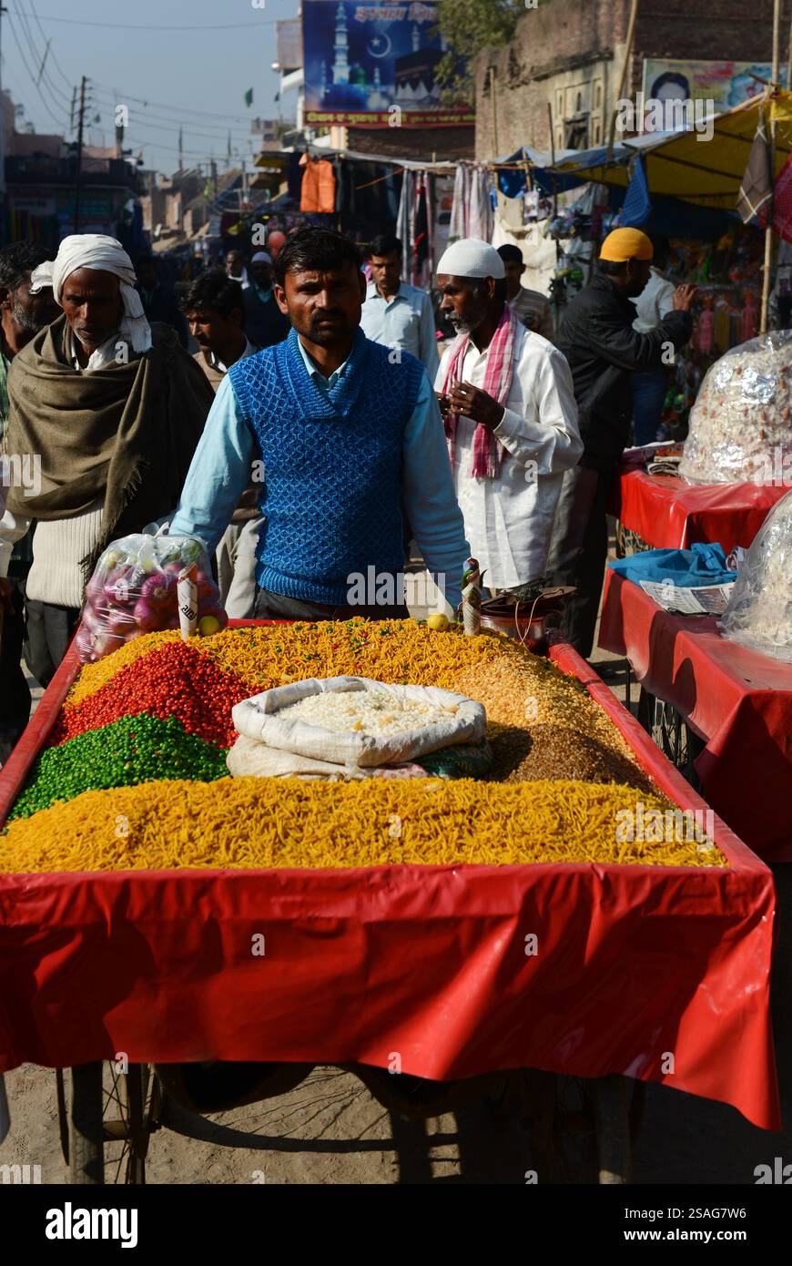 A Chaat vendor in Makanpur, Uttar Pradesh, India Stock Photo - Alamy