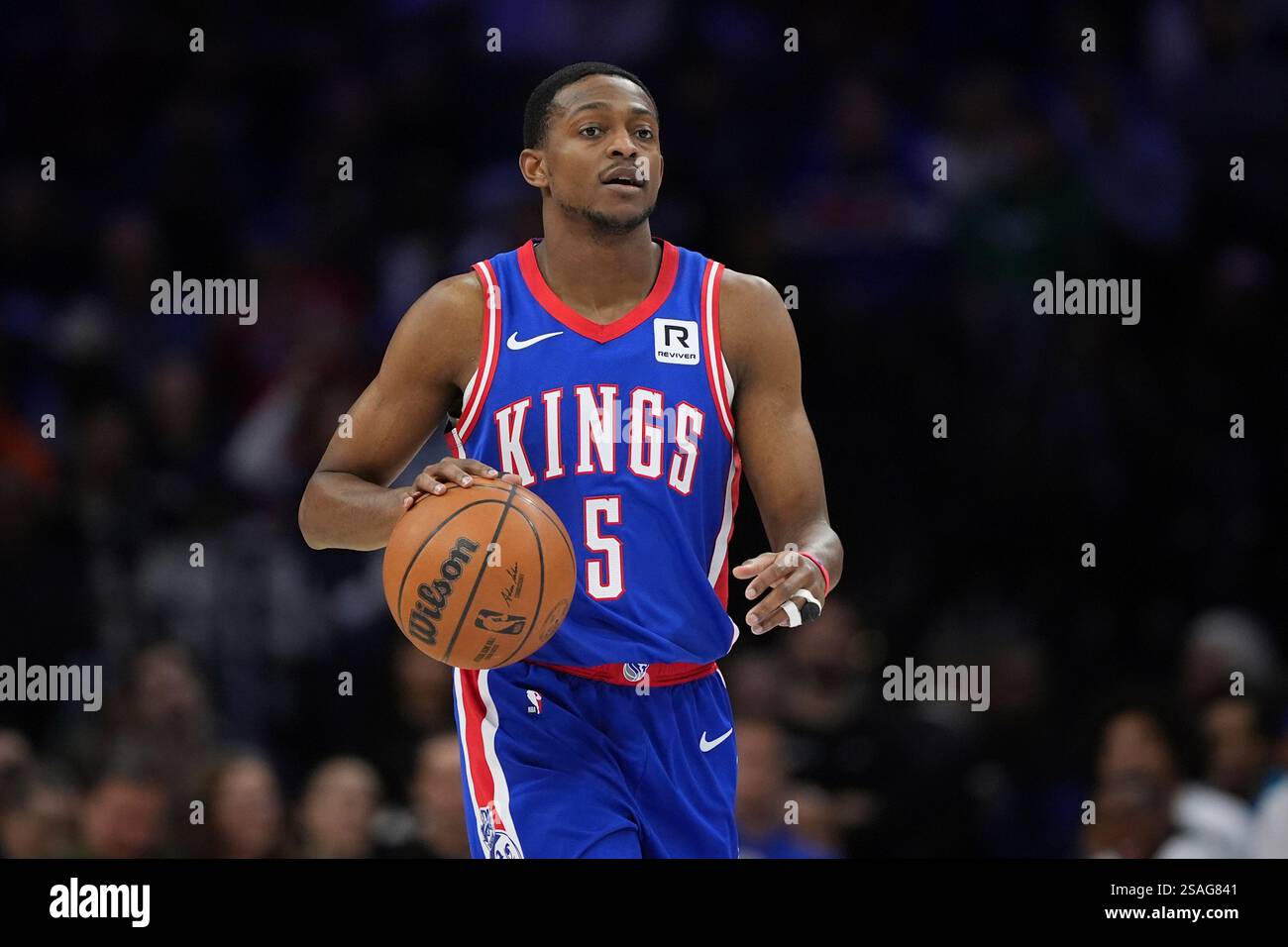 Sacramento Kings' De'Aaron Fox plays during an NBA basketball game ...