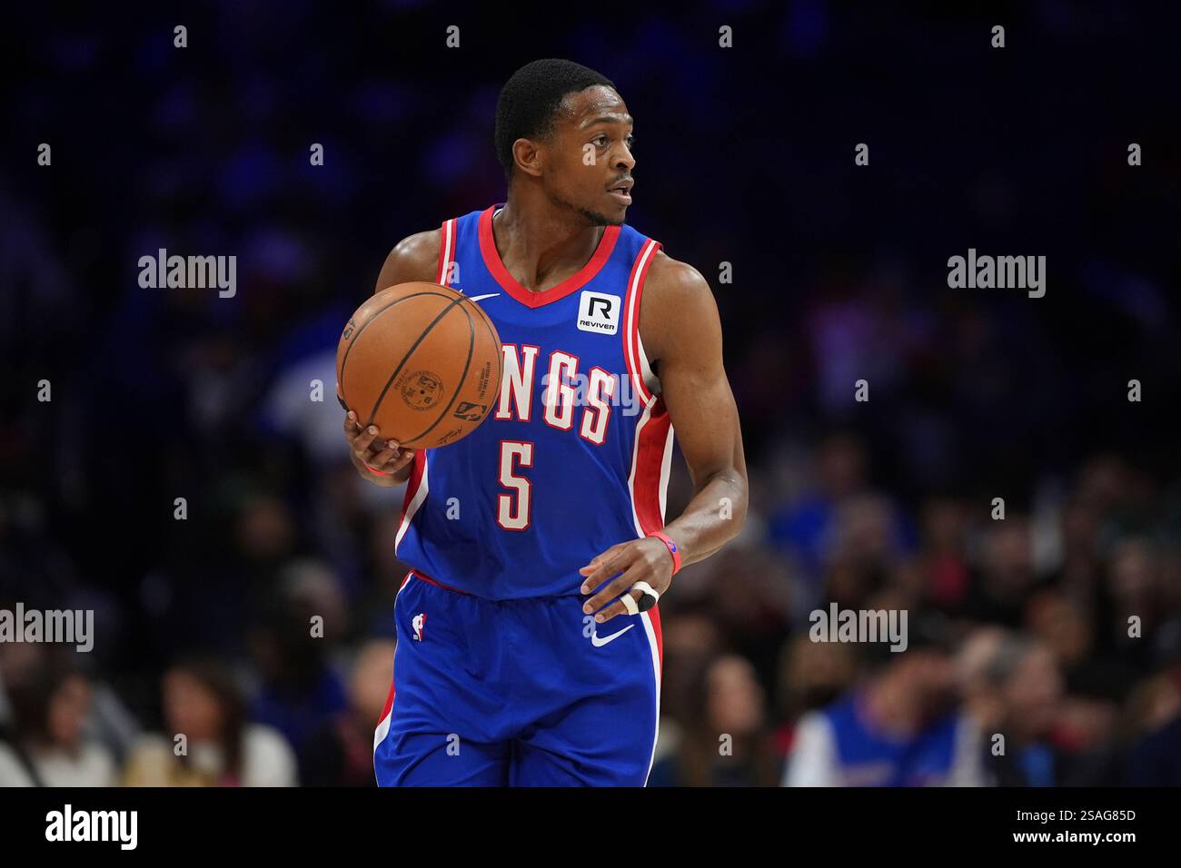 Sacramento Kings' De'Aaron Fox plays during an NBA basketball game ...