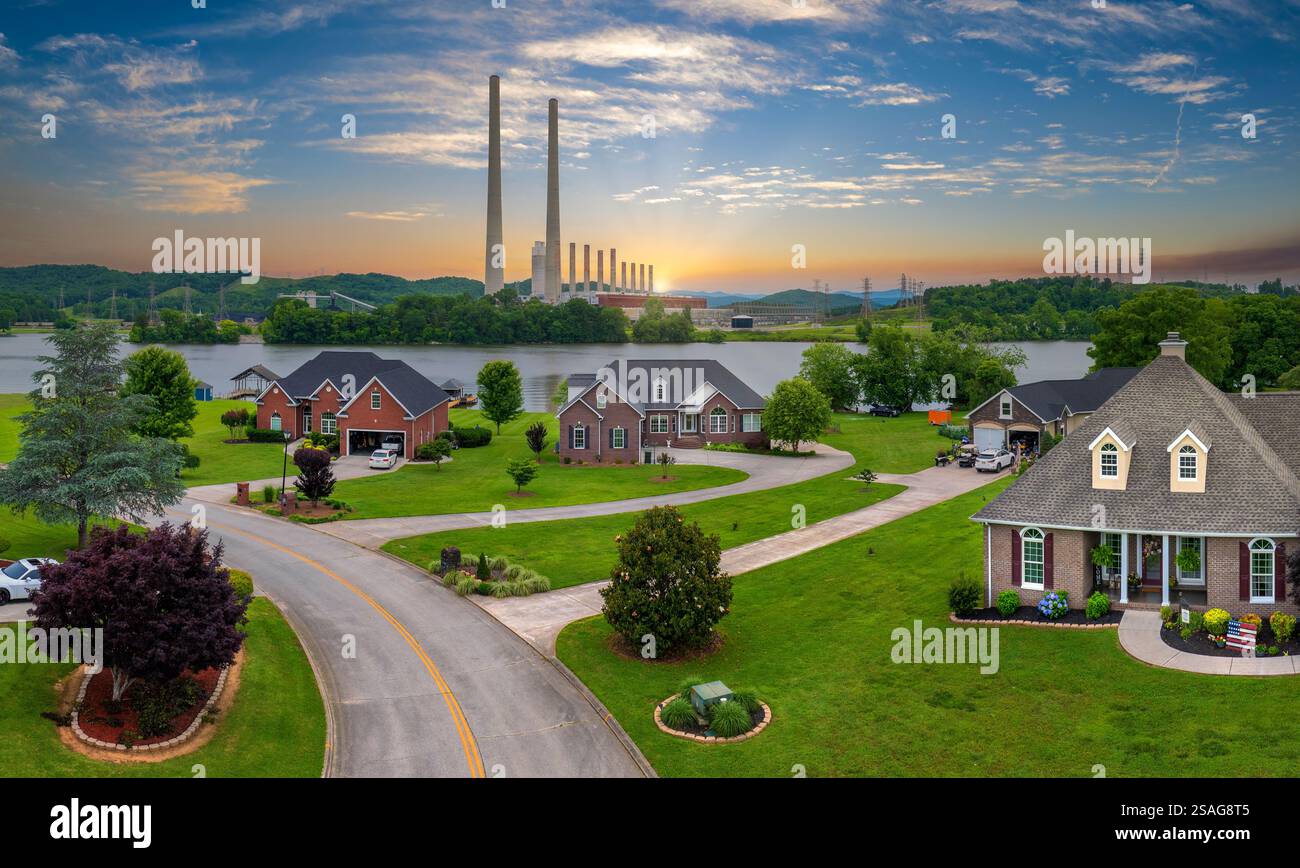 Suburban houses in residential neighborhood near Kingston Steam Plant ...