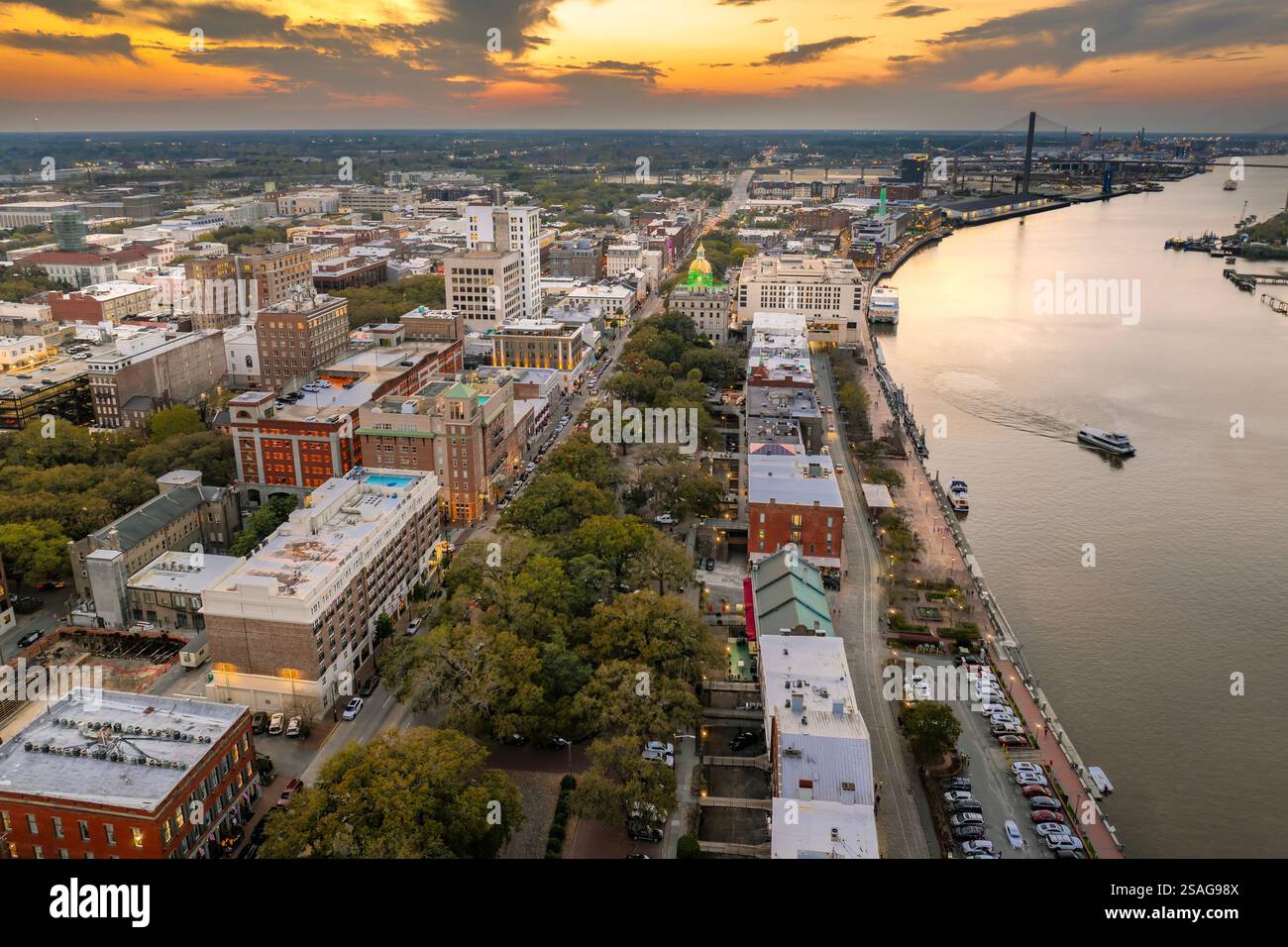Waterfront River Street in Savannah, Georgia. Historic American ...