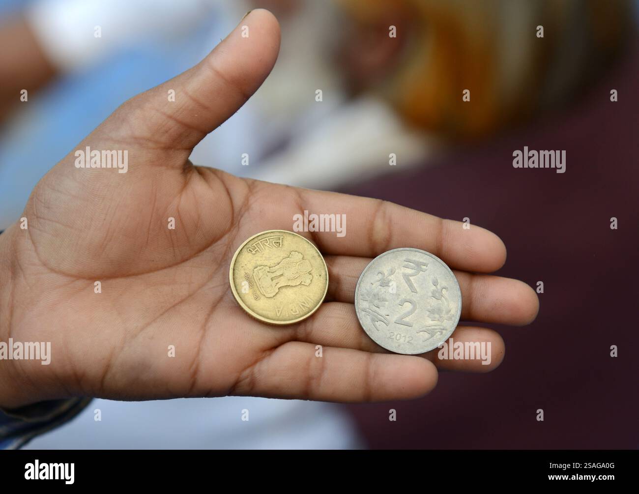 Indian two rupee coin hi-res stock photography and images - Alamy