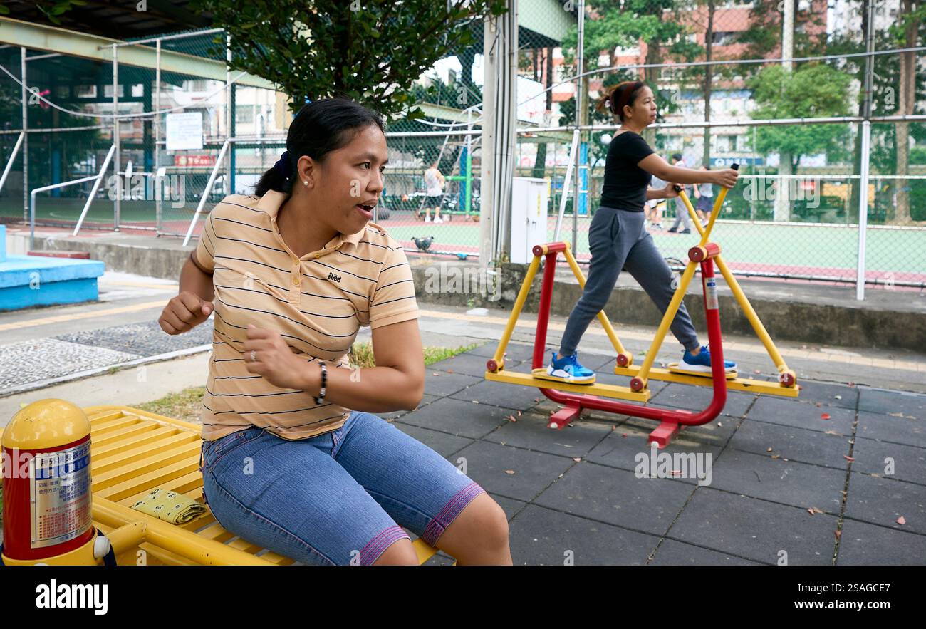 Jenilyn Lozano (left) and Flordeliza Agon, migrant workers from the ...