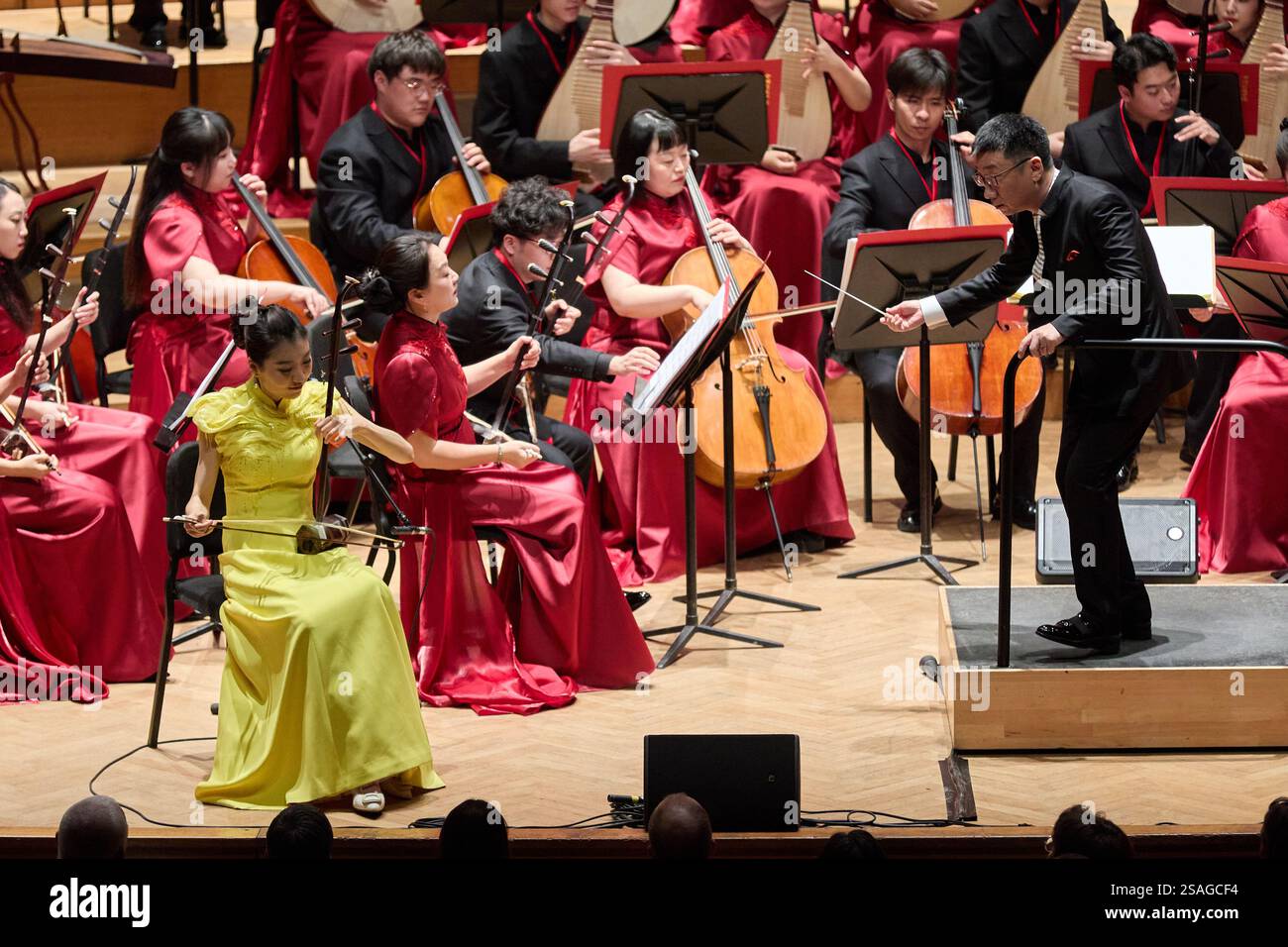 (250130) -- BRUSSELS, Jan. 30, 2025 (Xinhua) -- Artists of China ...