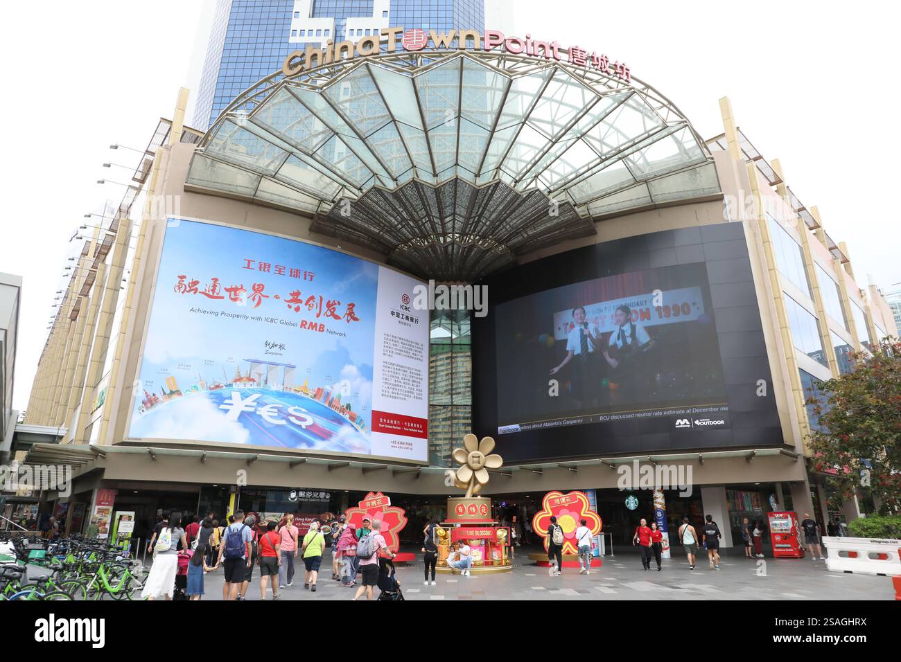 Chinatown Point shopping mall in Chinatown, Singapore Stock Photo - Alamy