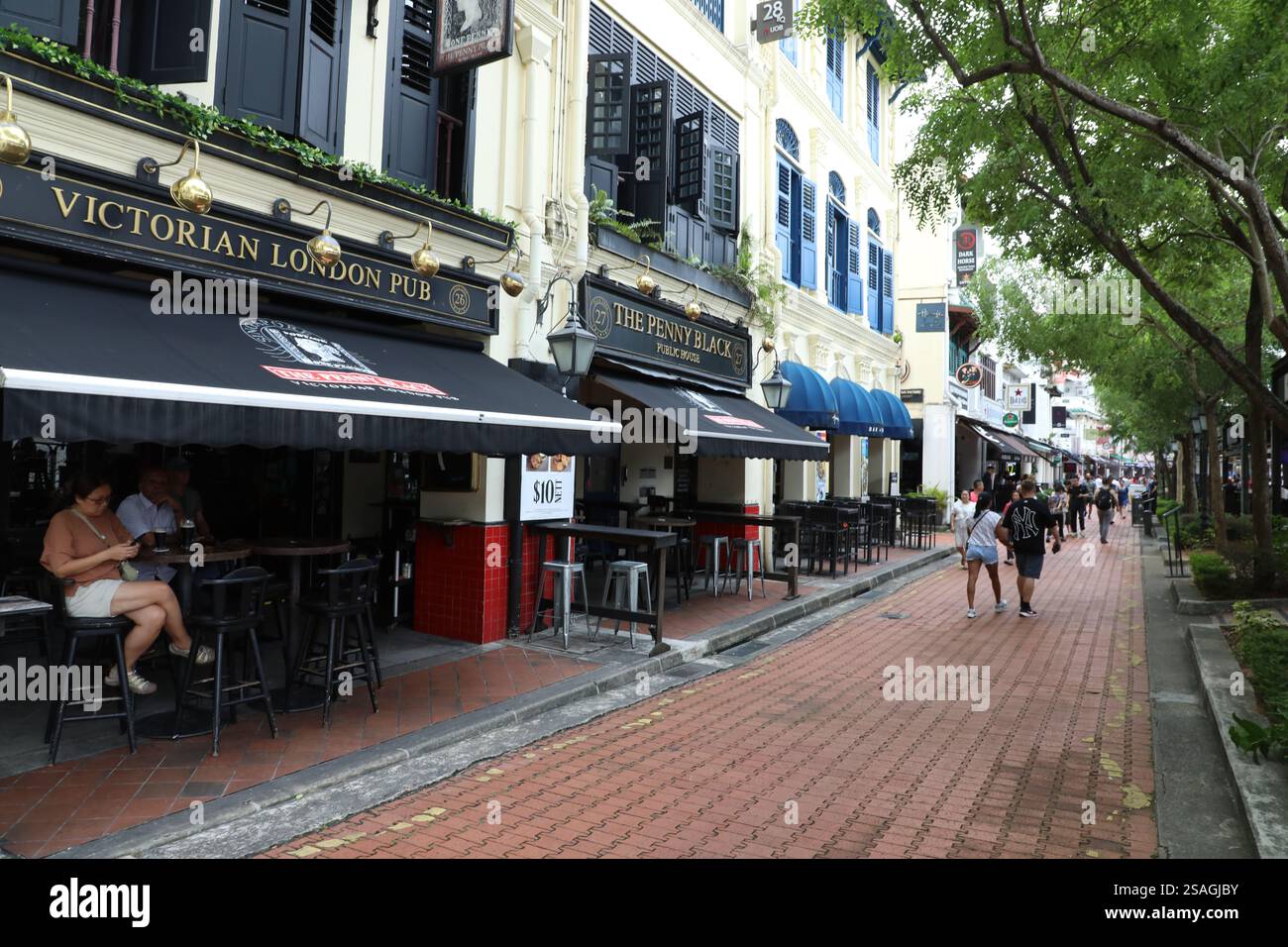 Boat Quay in the Clarke Quay area of Singapore Stock Photo - Alamy