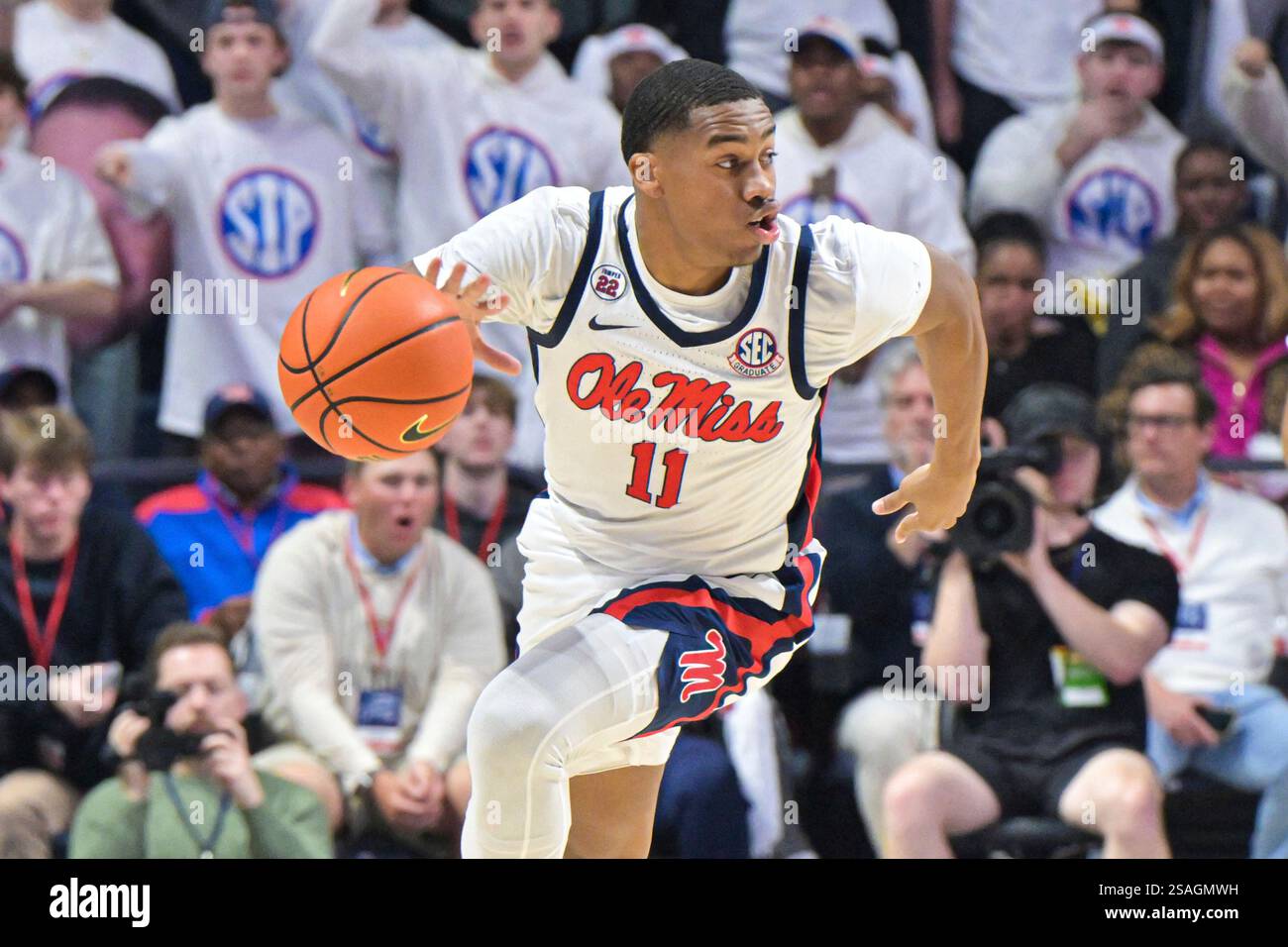 Mississippi guard Matthew Murrell (11) dribbles against Texas during ...
