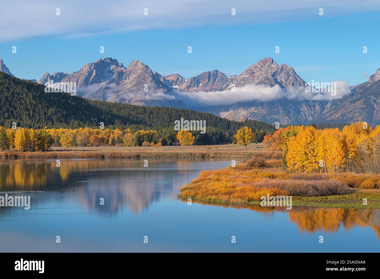 Fall color at Oxbow Bend of the Snake River, Grand Teton National Park ...