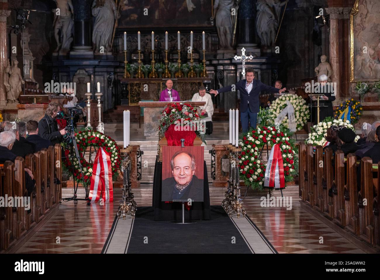 Viewing and funeral service for Otto Schenk at St. Stephen's Cathedral ...