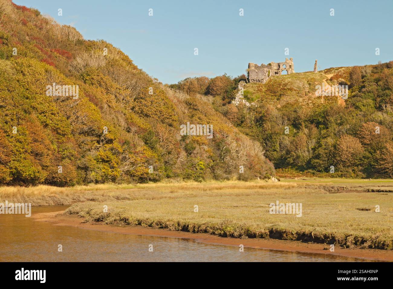 Pennard Castle ruins above Three Cliffs Bay, Pennard, Gower Peninsula ...