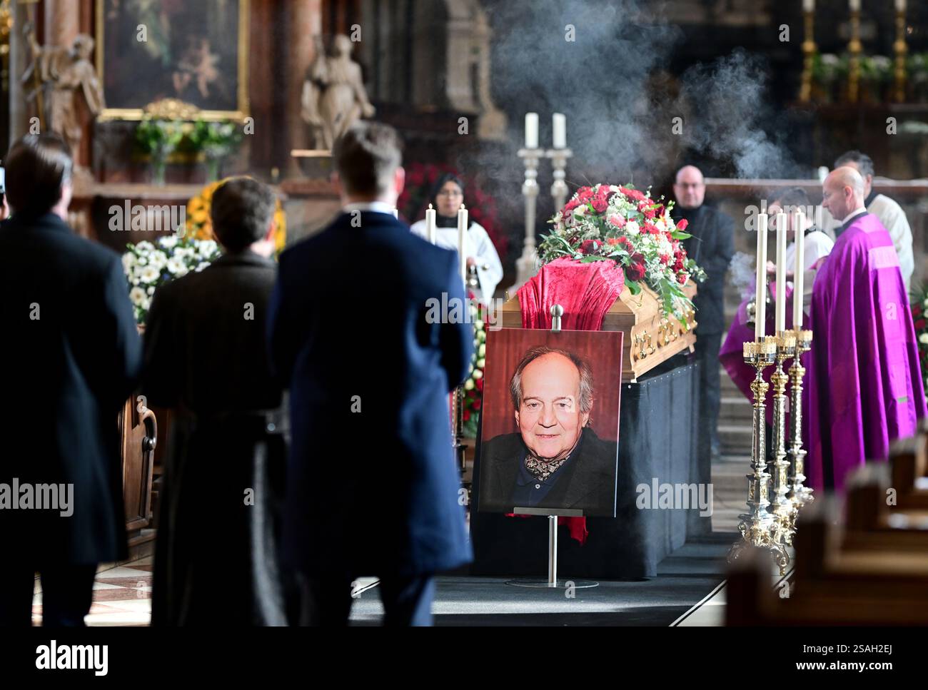 The casket of the late actor Otto Schenk during the funeral service in ...