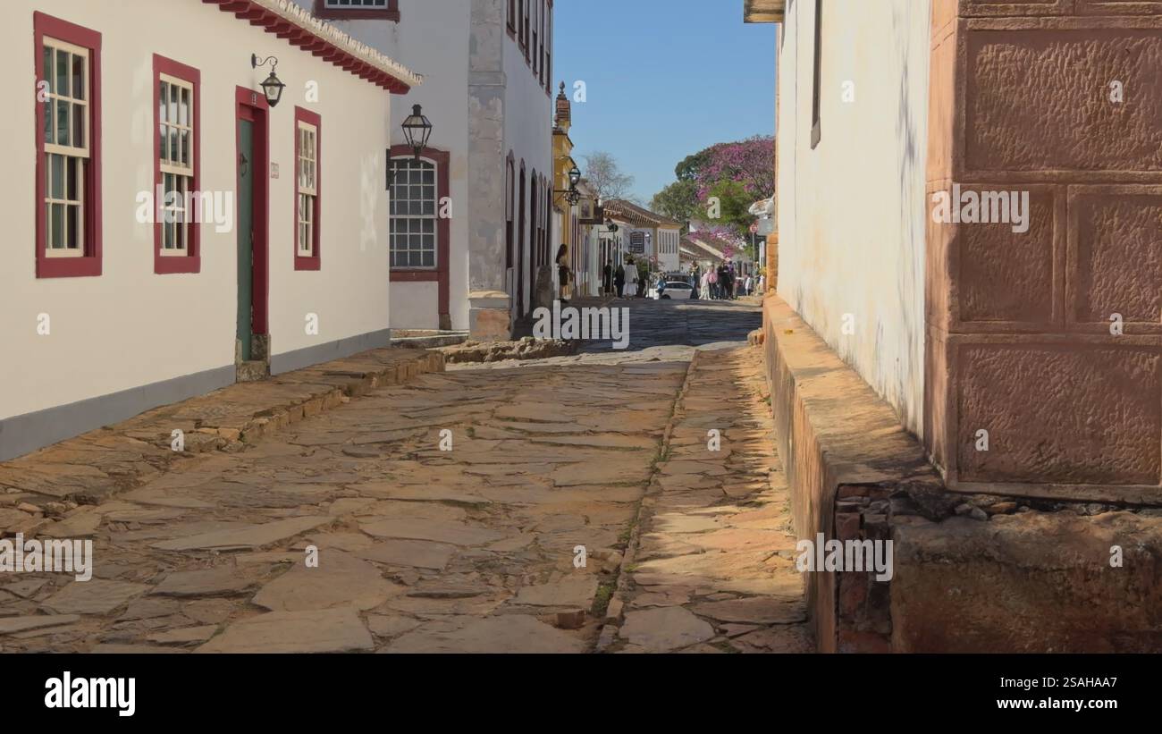 Walking through alleyway old houses hi-res stock photography and images ...