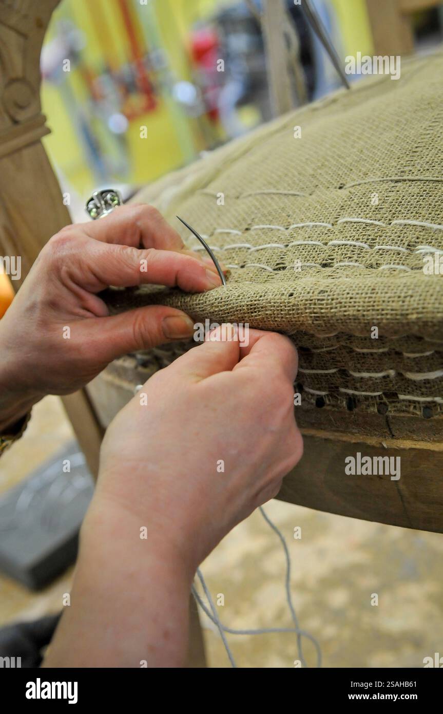 Sew sewing couture coudre hi-res stock photography and images - Alamy