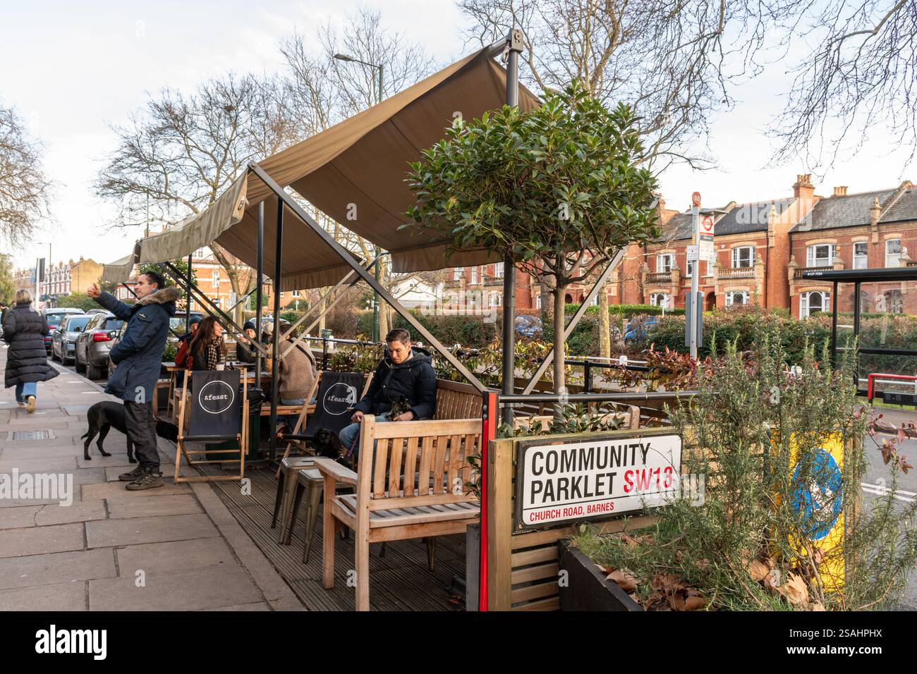 Community parklet hi-res stock photography and images - Alamy