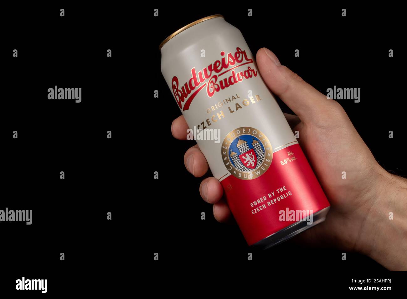 Dnipro, Ukraine 14 nov, 2023: Aluminium Budweiser Budvar lager beer in ...