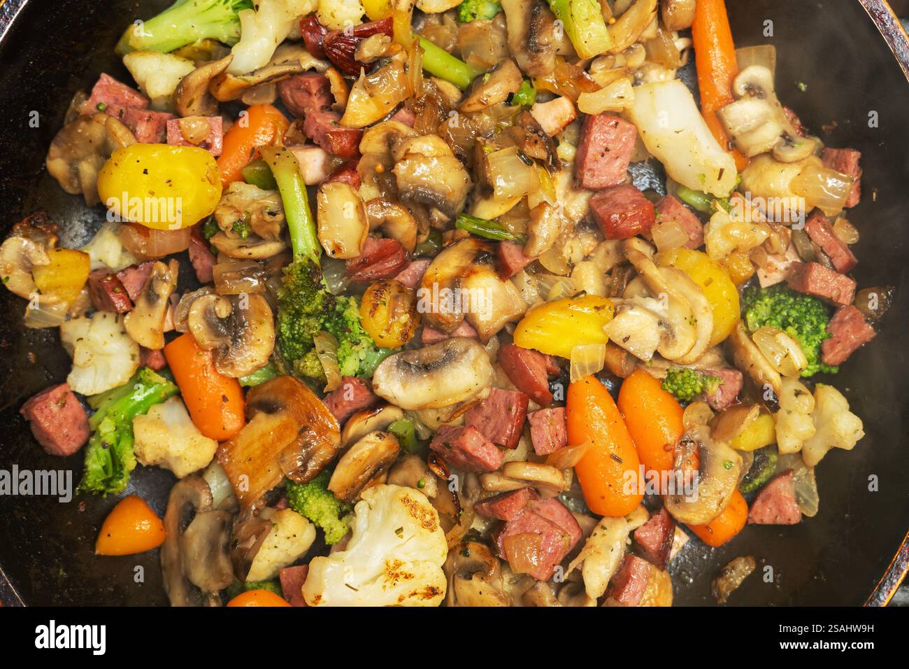 stir fried vegetables in the pan Stock Photo - Alamy