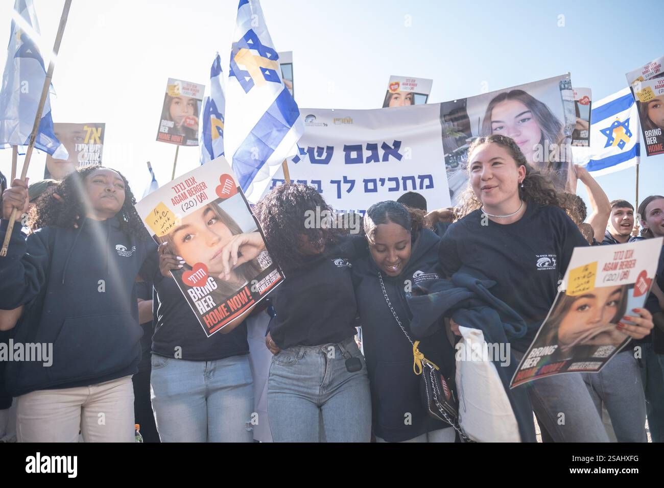 Tel Aviv, Tel Aviv, ISRAEL. 29th Jan, 2025. PEOPLE GATHER THE WELCOMING ...