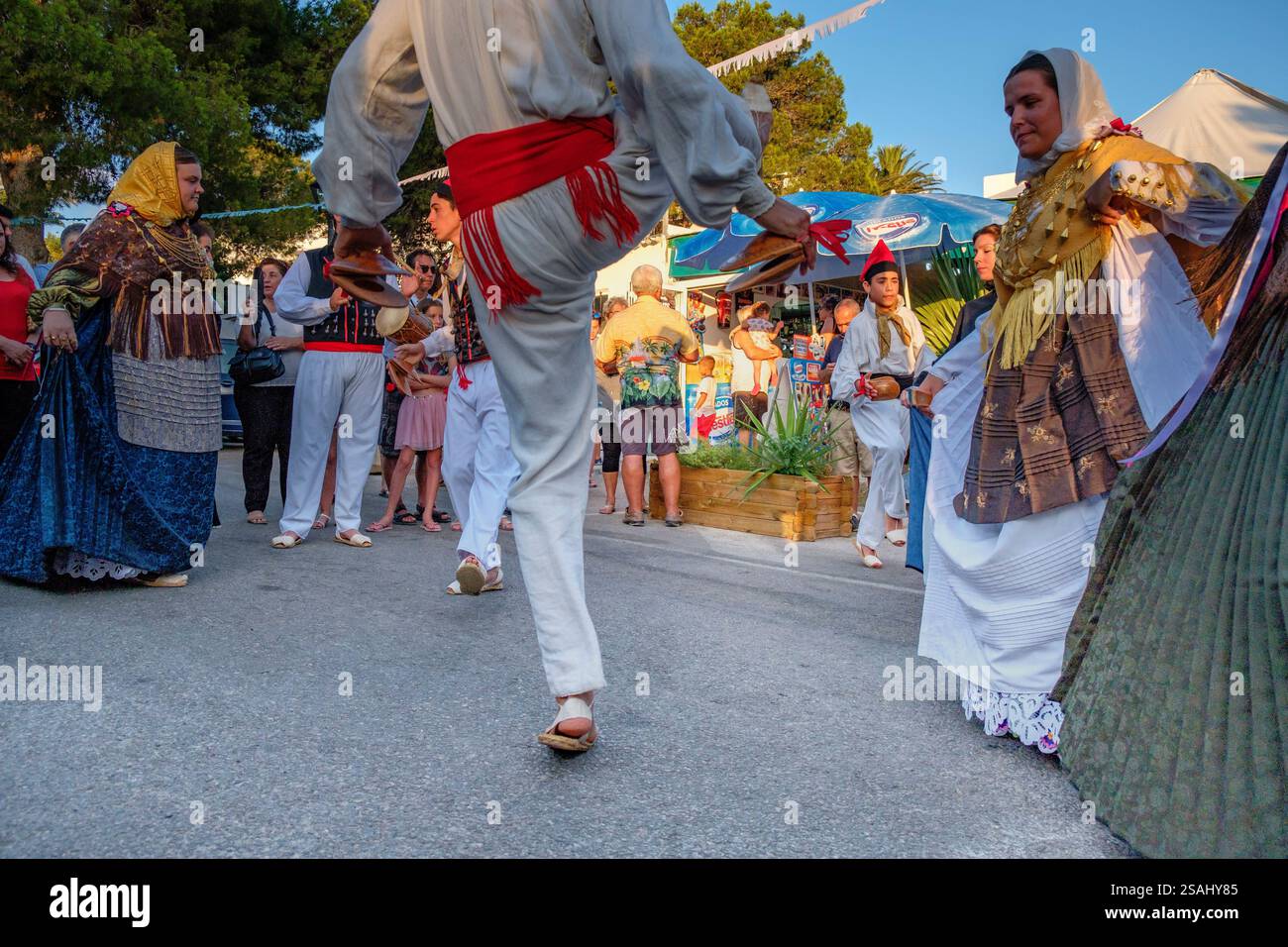 couples dancing, Traditional country dance "ball pagès", typical Ibizan ...