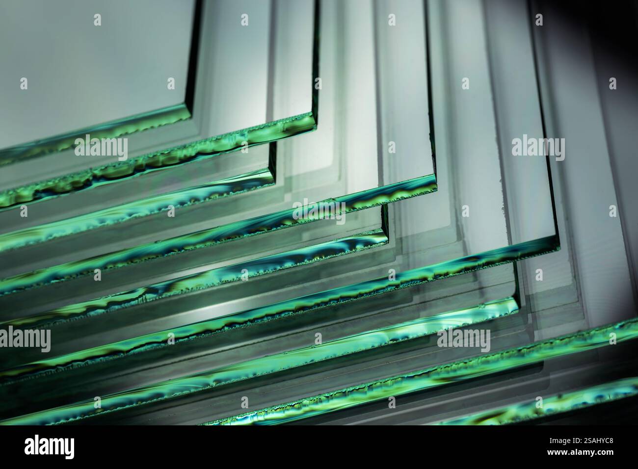 Sheets of Factory manufacturing tempered clear float glass panels cut ...