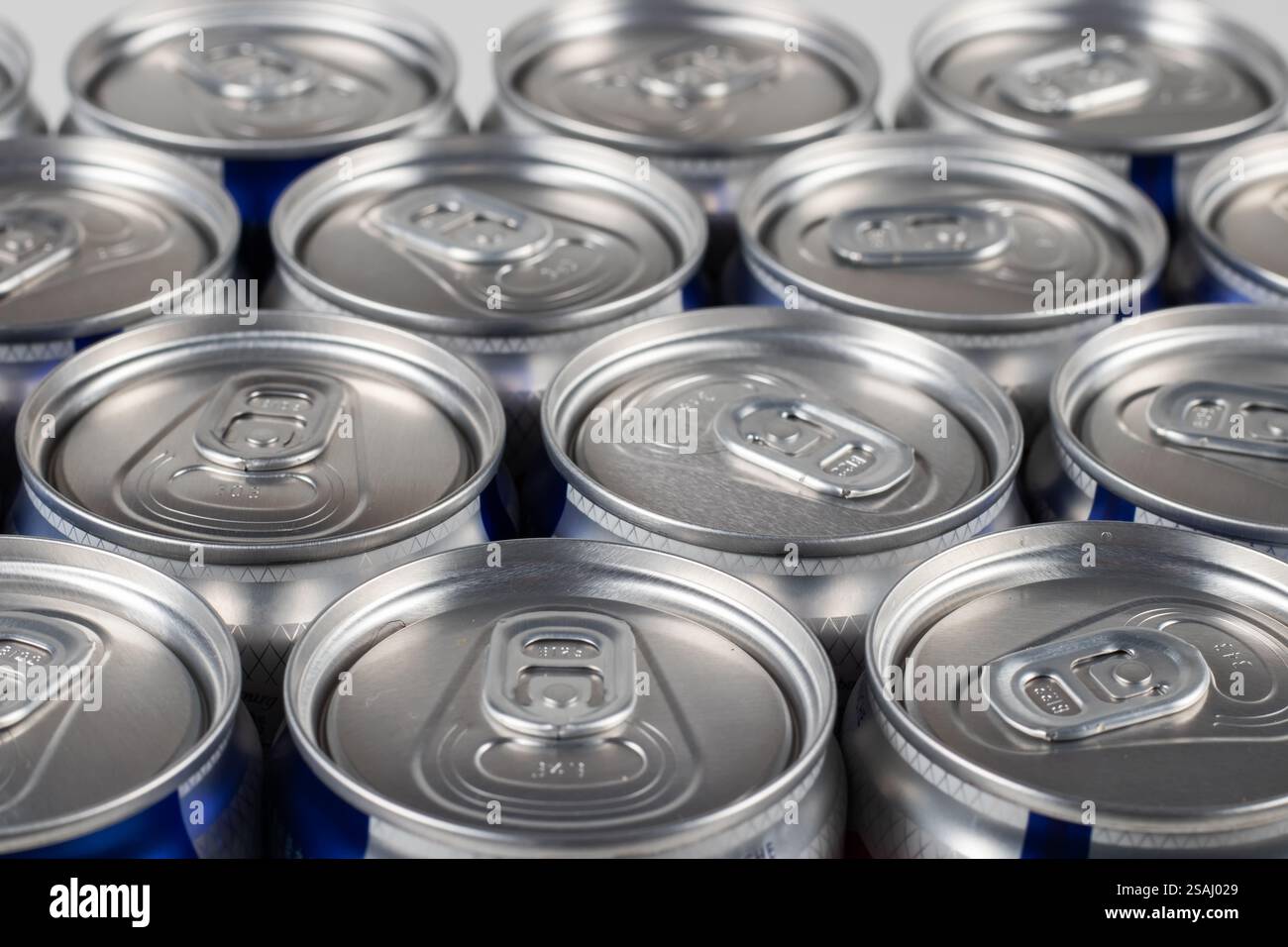 Collection tin beer cans hi-res stock photography and images - Alamy