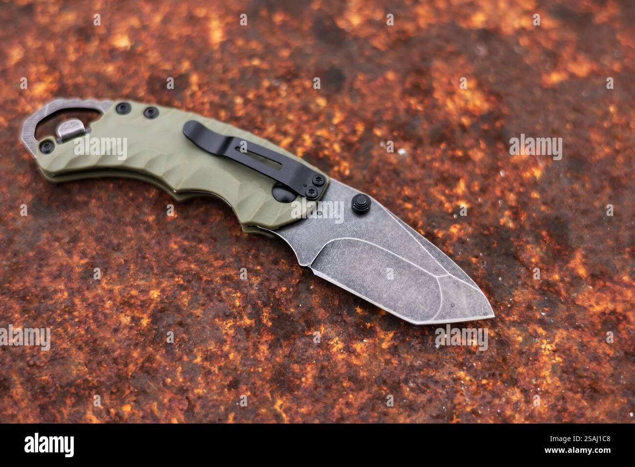 Folding knife on rusty background. EDC knife Stock Photo - Alamy