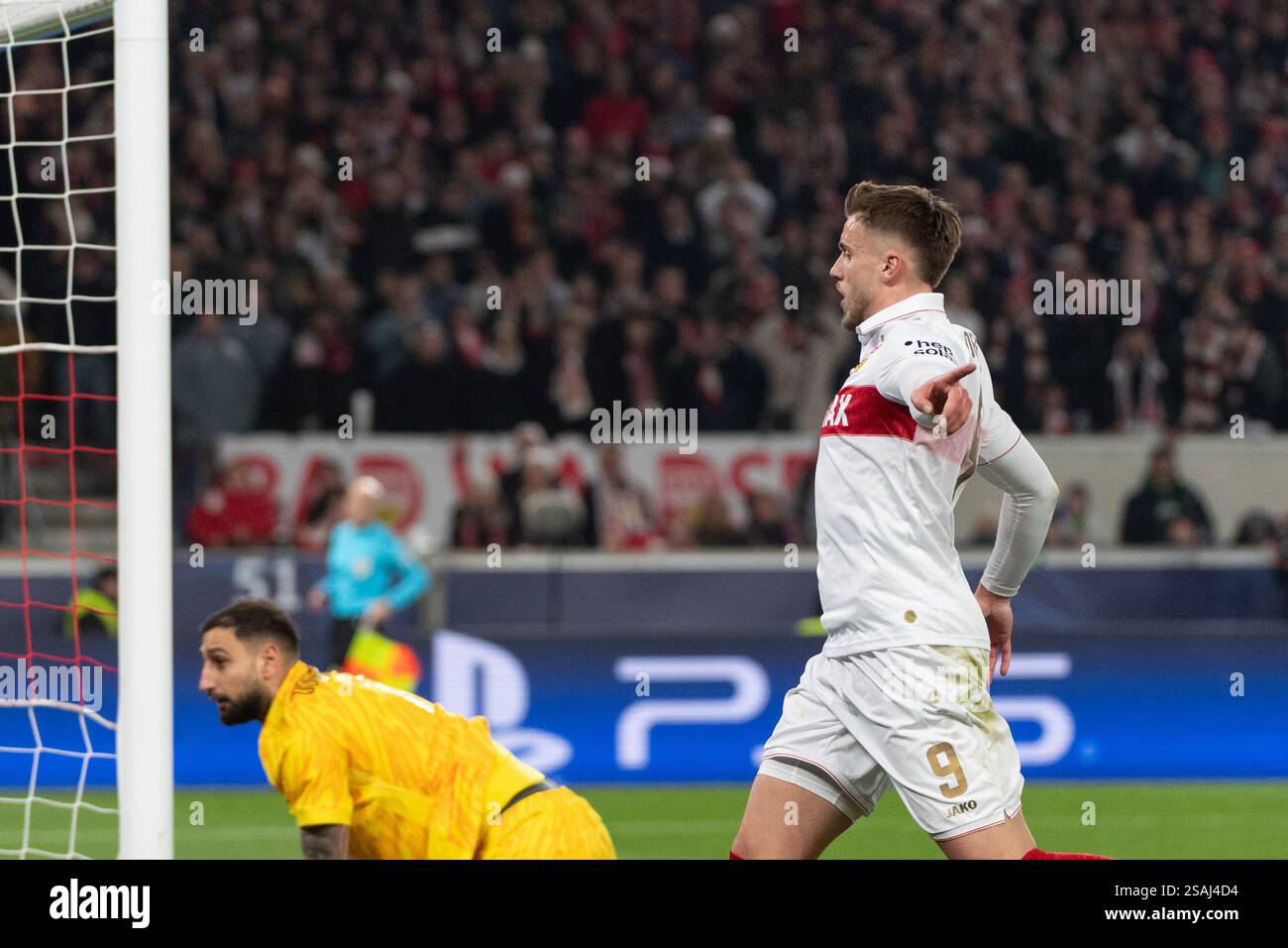 Ermedin Demirovic (VfB Stuttgart, #09) GER, VfB Stuttgart vs. Paris ...