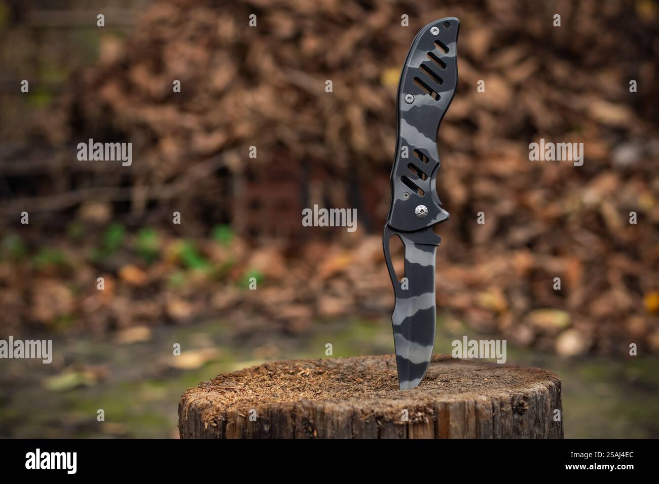 Tactical knife for survival and protection difficult conditions stuck ...