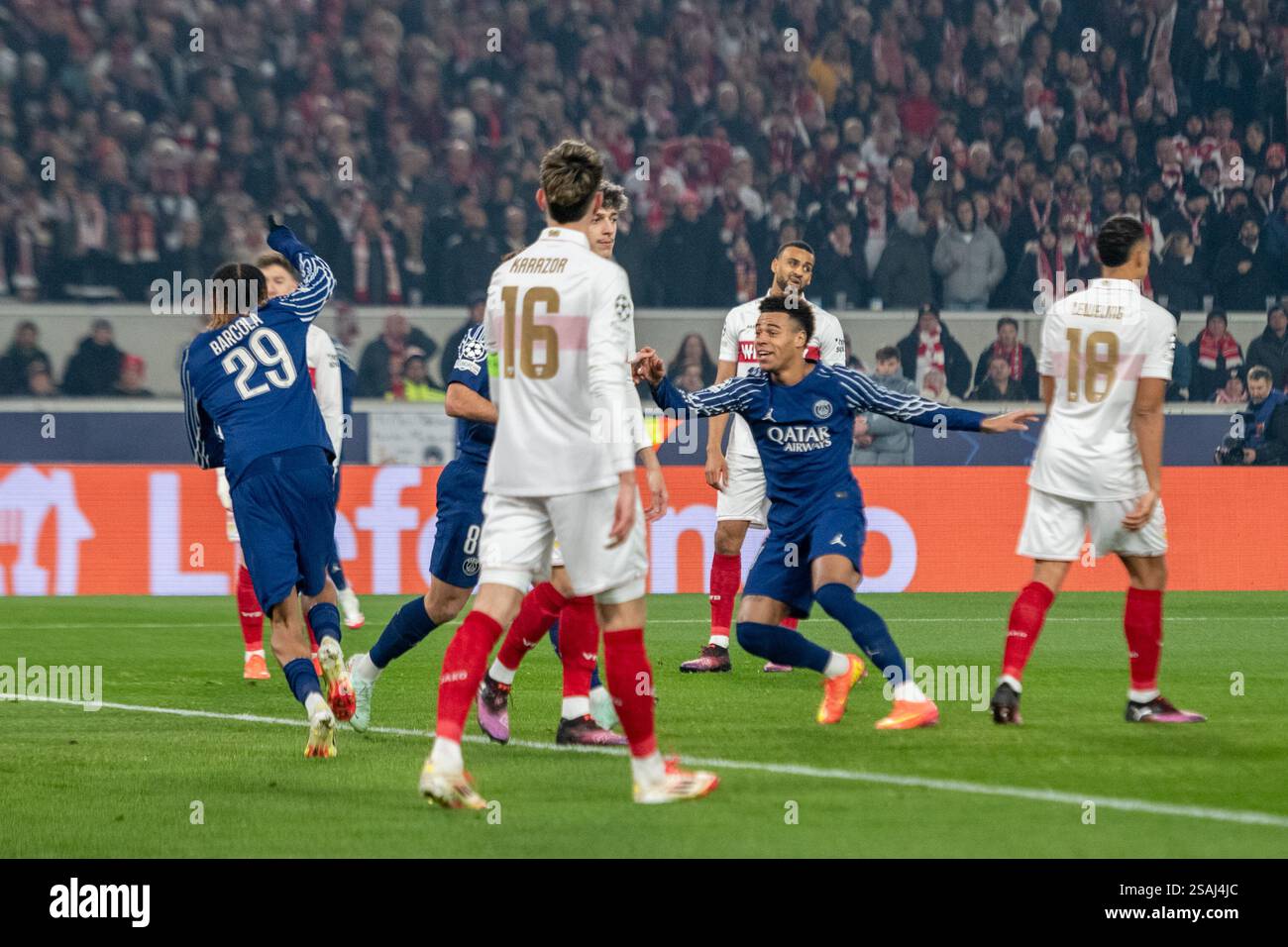 Tor zum 0:1 durch Bradley Barcola (Paris Saint-Germain, #29) jubel mit Desire Doue (Paris Saint ...