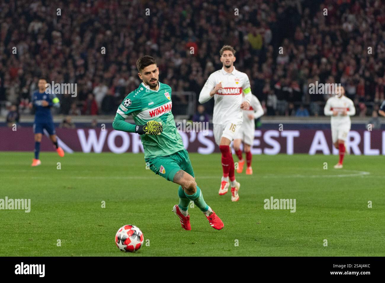 Fabian Bredlow (VfB Stuttgart, #01) GER, VfB Stuttgart vs. Paris Saint ...
