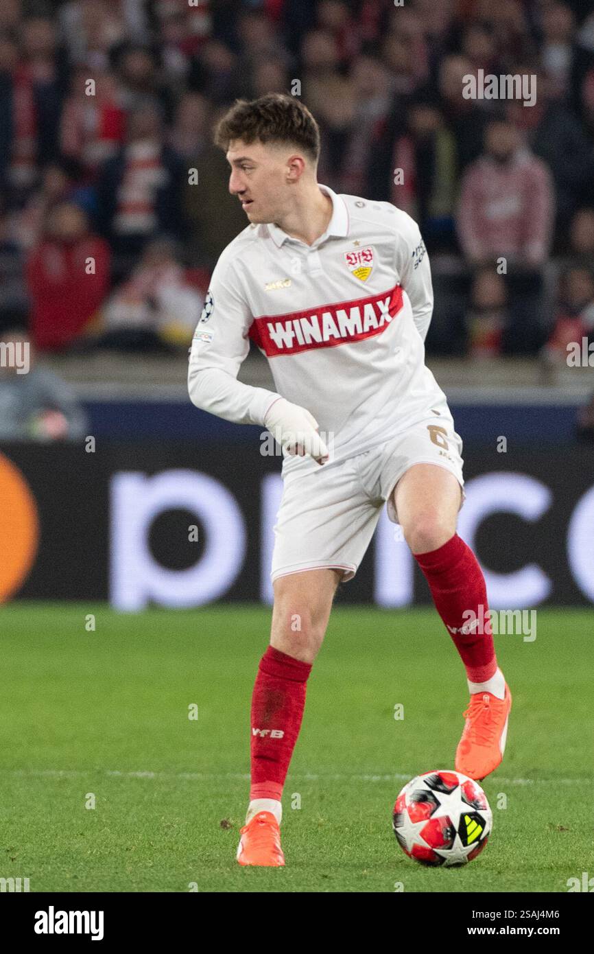 Angelo Stiller (VfB Stuttgart, #06) GER, VfB Stuttgart vs. Paris Saint ...
