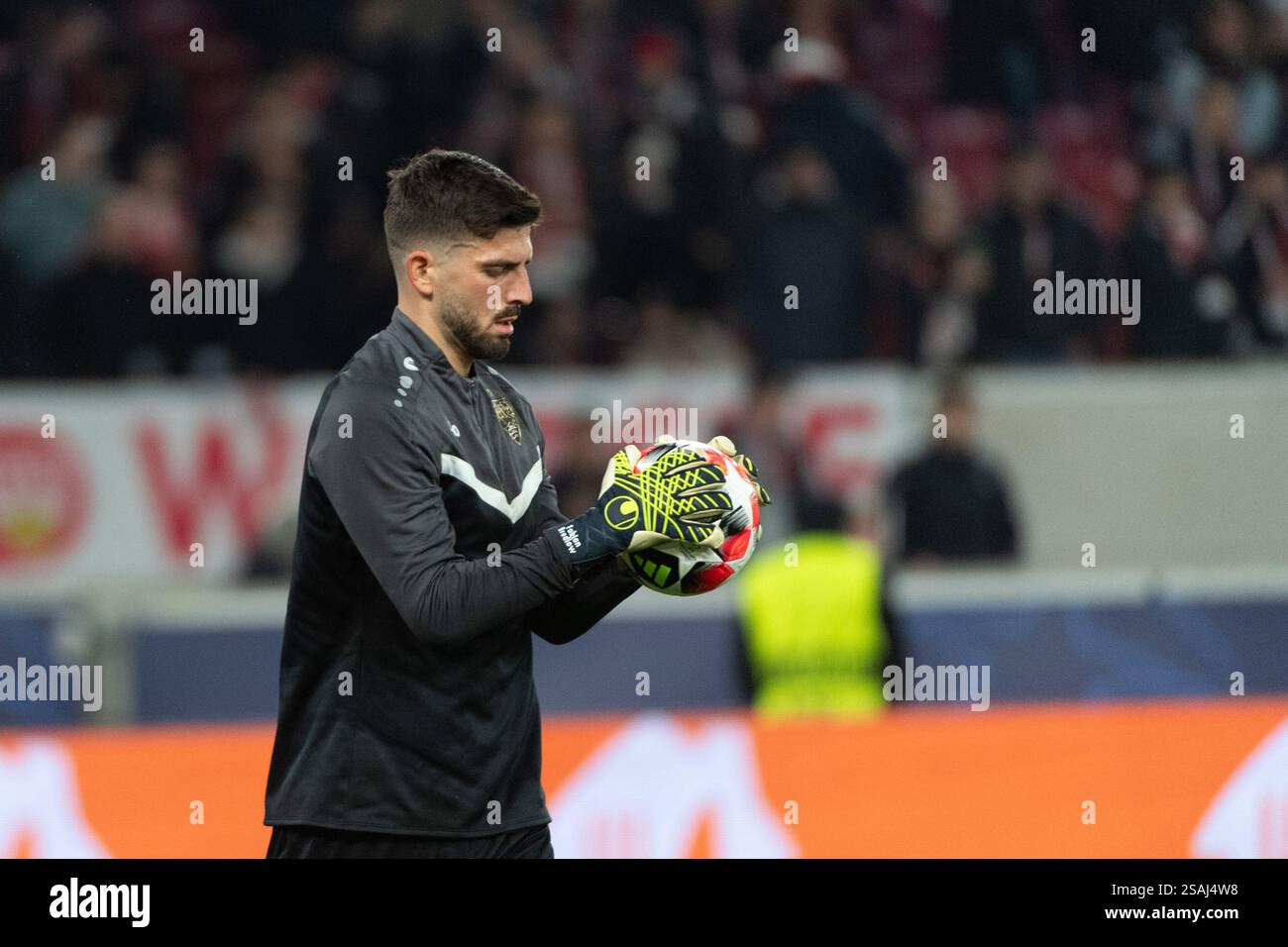 Fabian Bredlow (VfB Stuttgart, #01) GER, VfB Stuttgart vs. Paris Saint ...