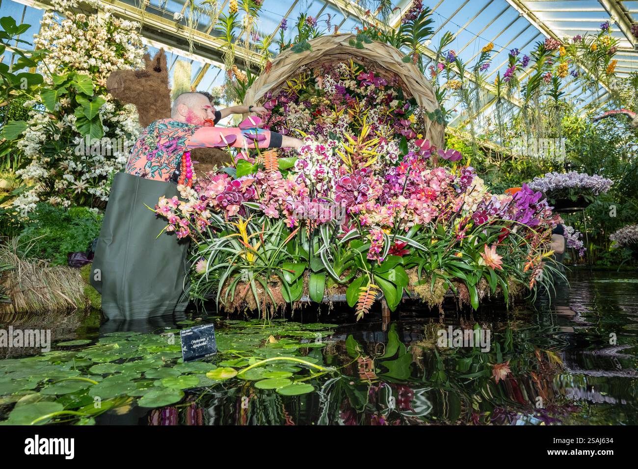 London, UK. 30 January 2025. Kew staff, including (L) Henck Röling, Kew ...